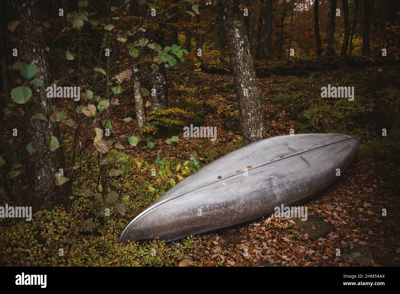 Upside down canoe hi-res stock photography and images - Alamy