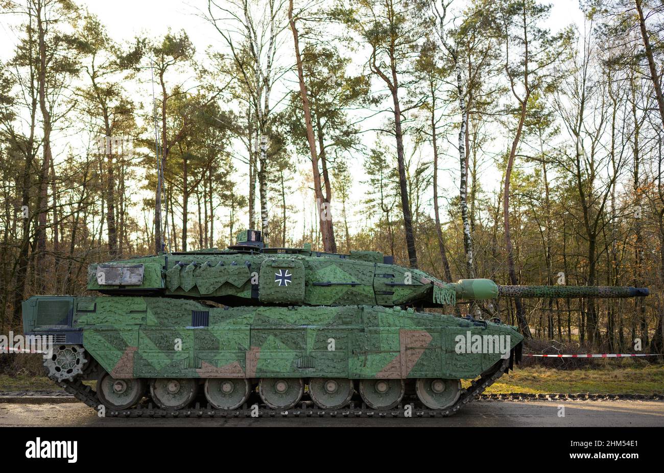 Munster, Germany. 07th Feb, 2022. A Bundeswehr Leopard 2 A7V main ...