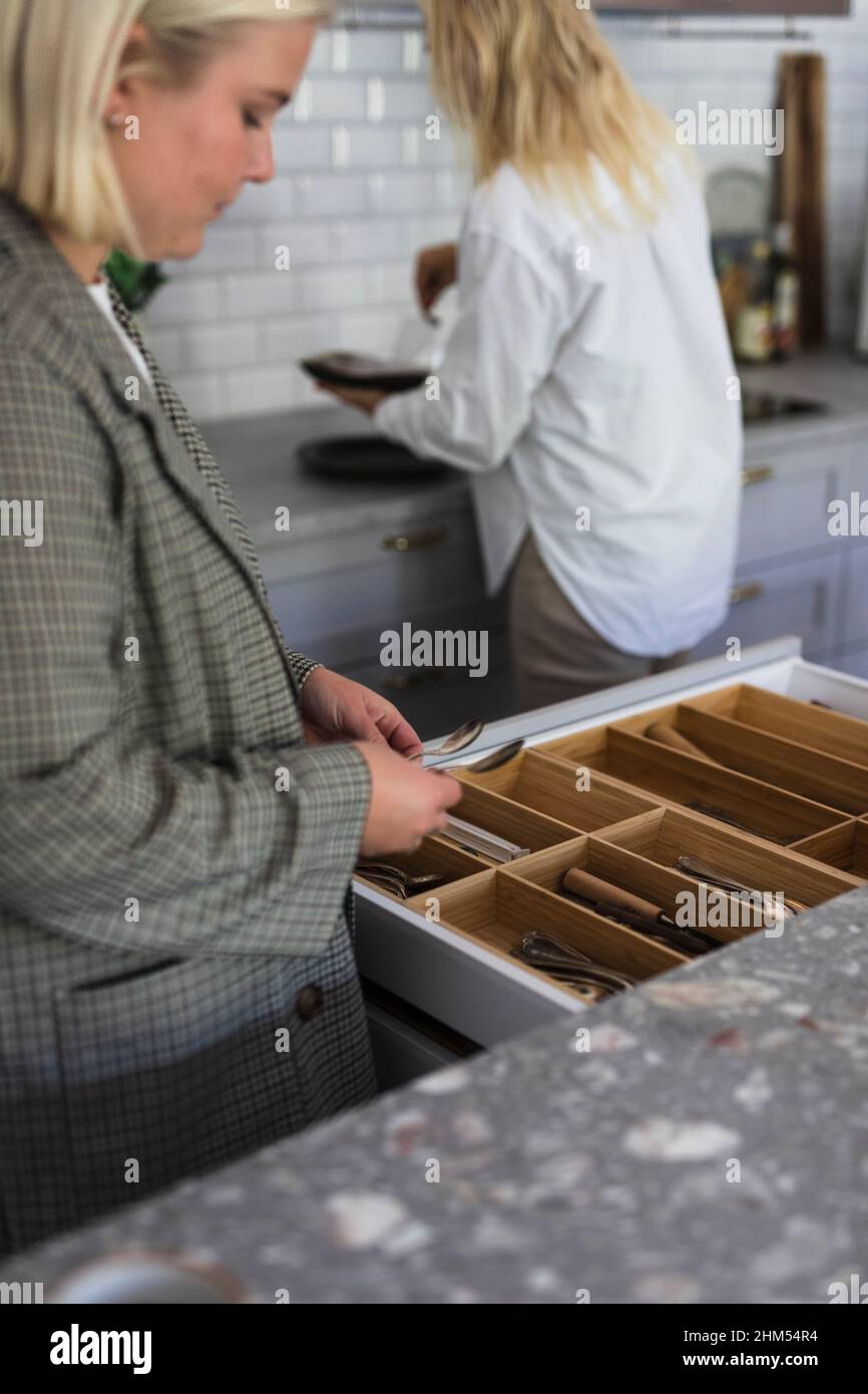 Kitchen looking in drawer hi-res stock photography and images - Alamy