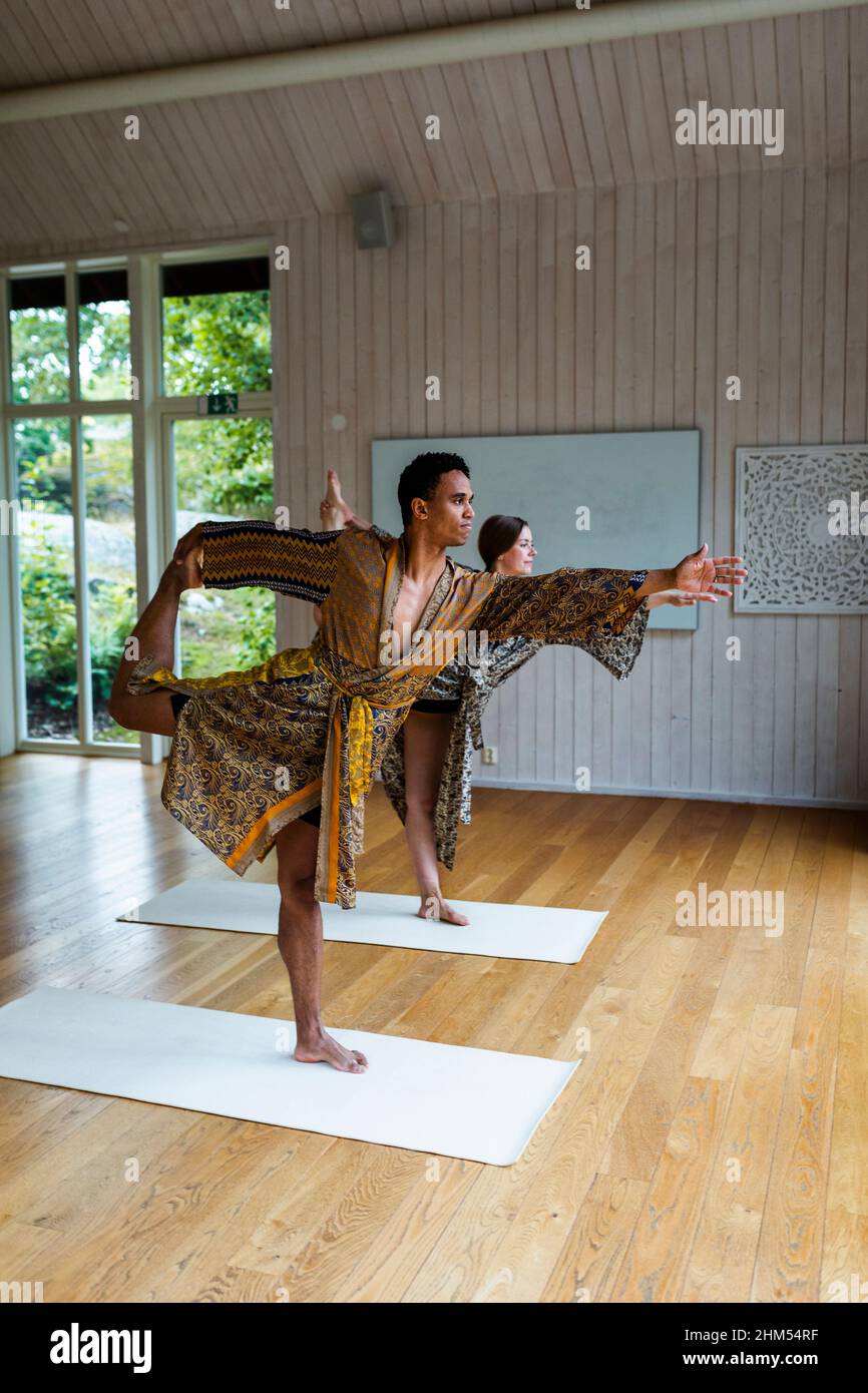 Stand one leg yoga hi-res stock photography and images - Alamy