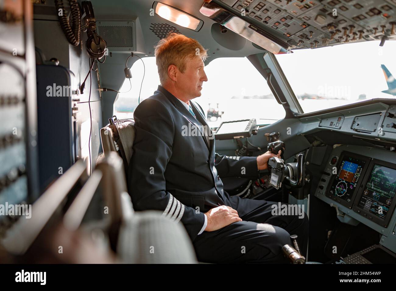 Male pilot sitting in airplane cockpit and waiting for the flight Stock ...