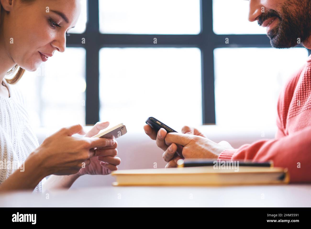 Browsing device hi-res stock photography and images - Alamy