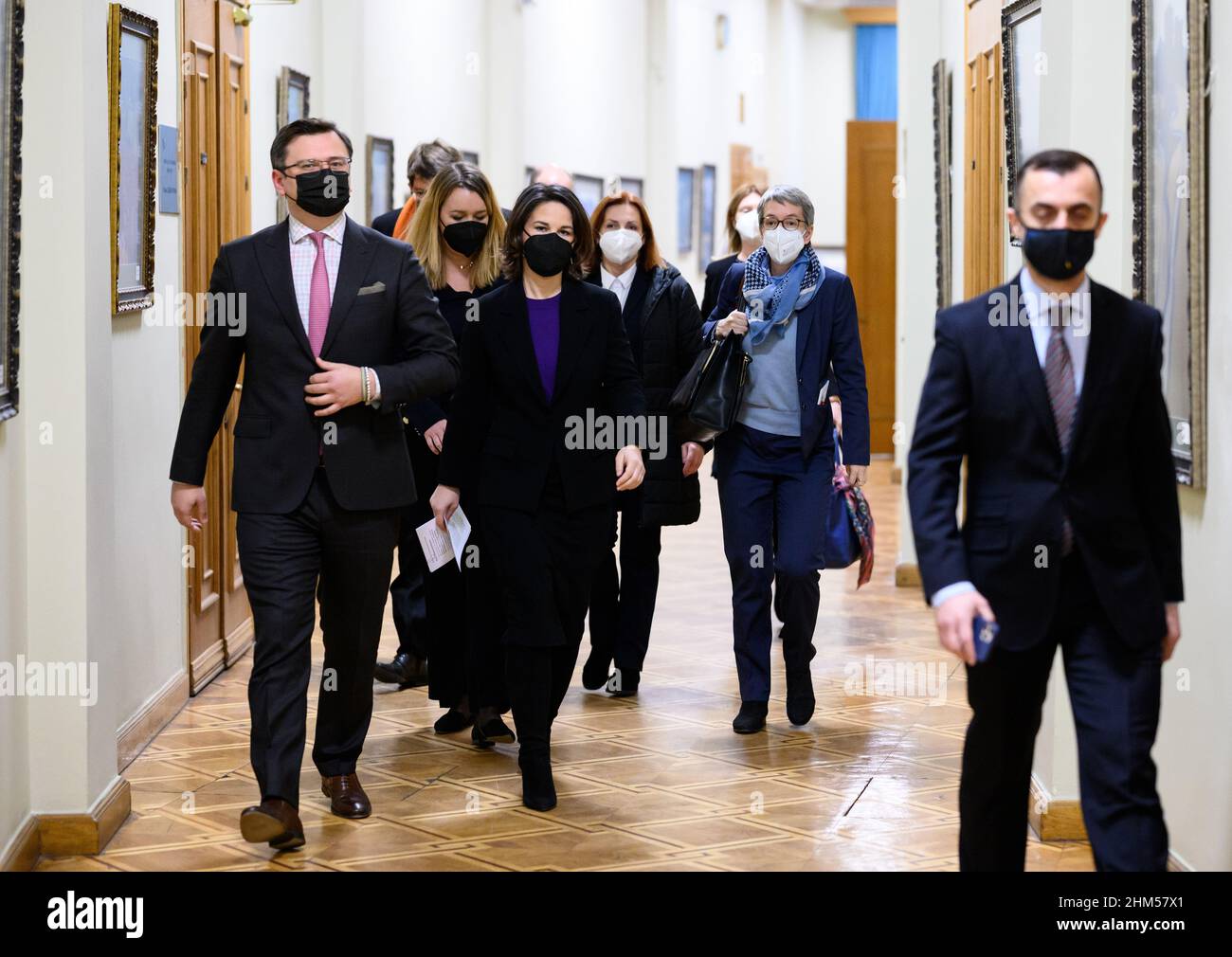 Kiew, Ukraine. 07th Feb, 2022. Annalena Baerbock (3rd from left ...