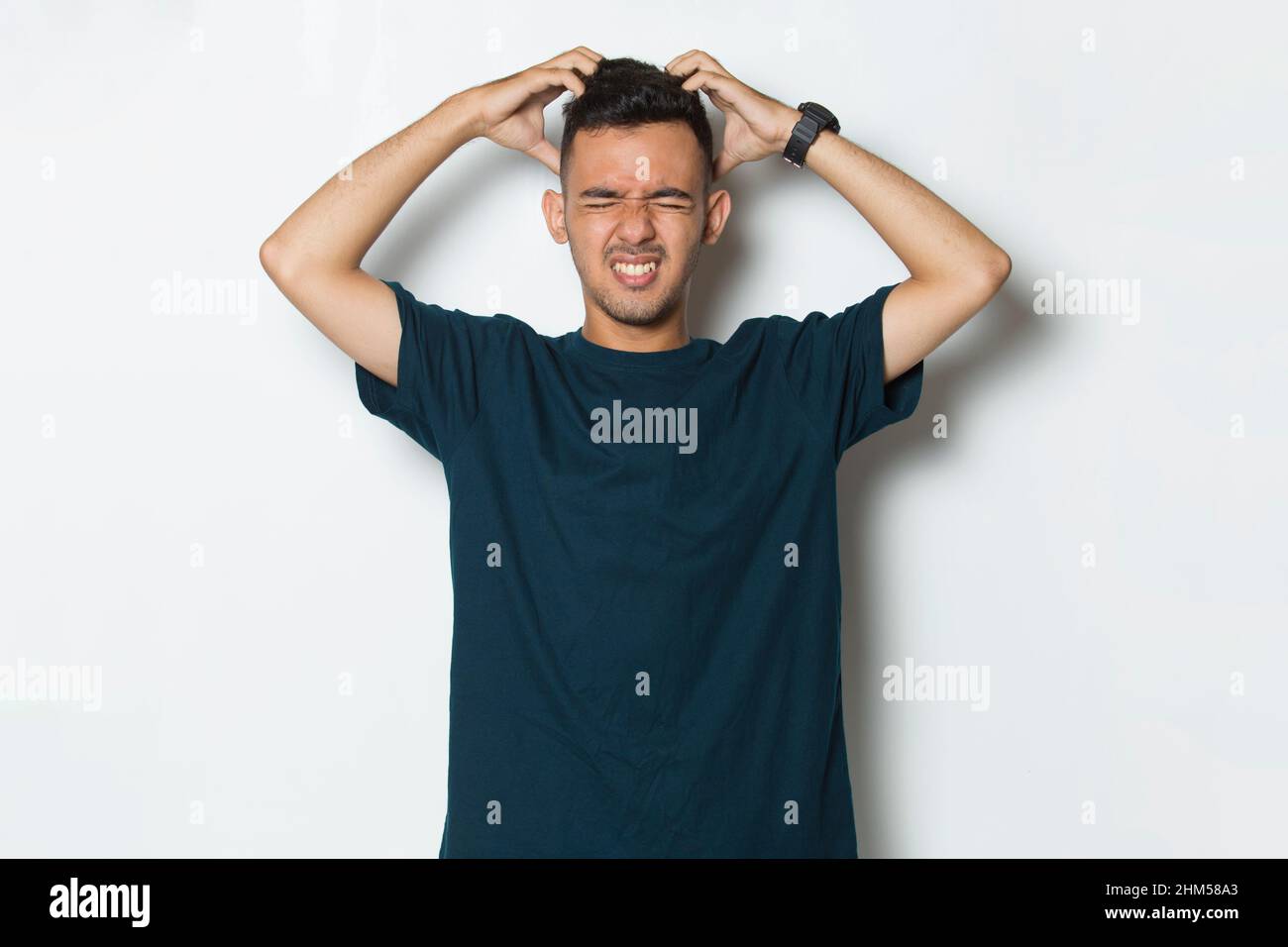 Man back view scratching head hi-res stock photography and images - Alamy