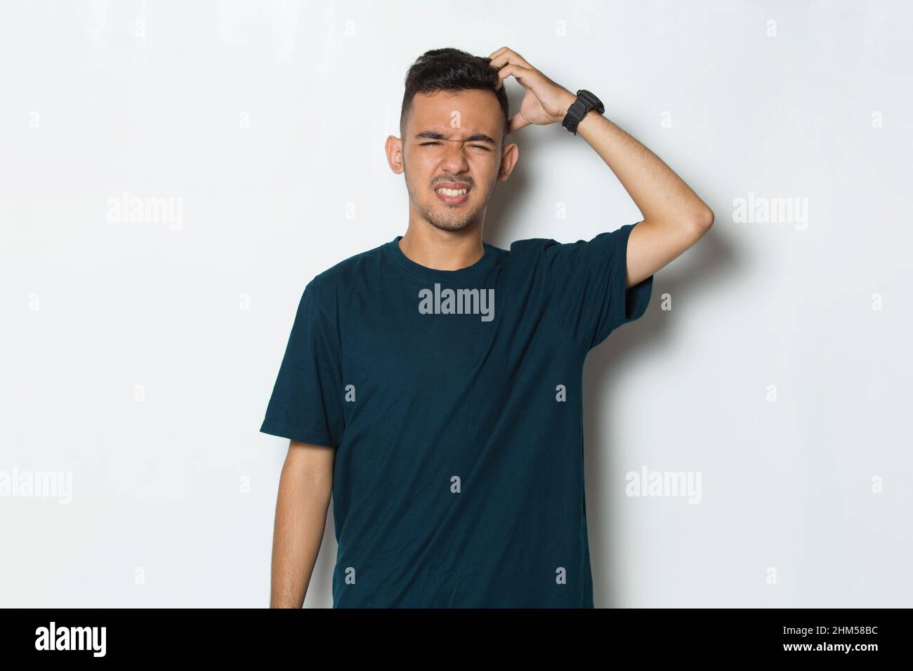 Man back view scratching head hi-res stock photography and images - Alamy