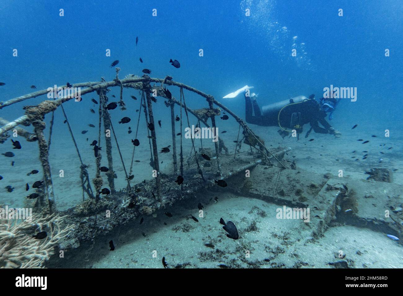 Underwater structure hi-res stock photography and images - Alamy