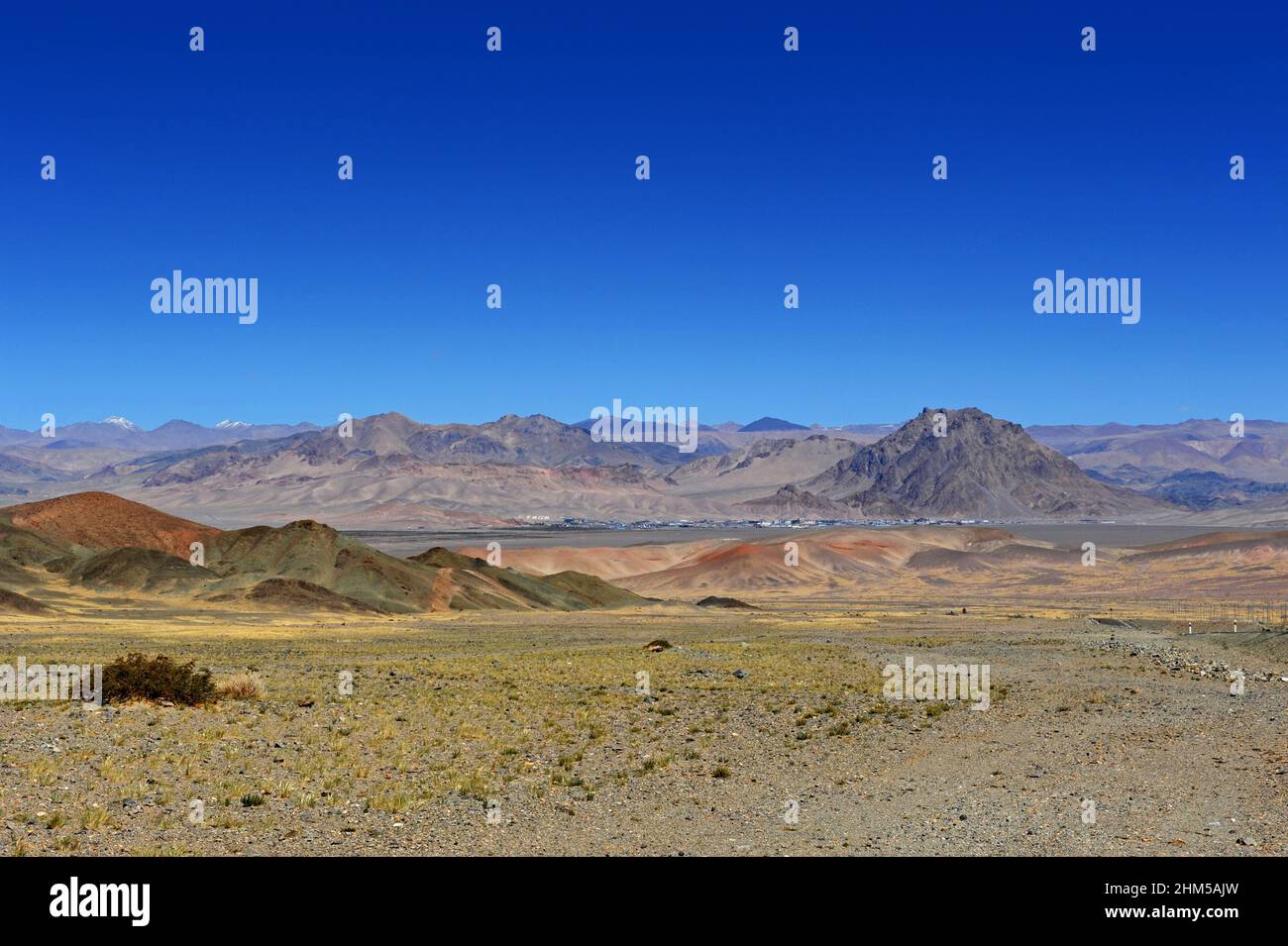 Tibetan plateau karakoram mountain hi-res stock photography and images ...