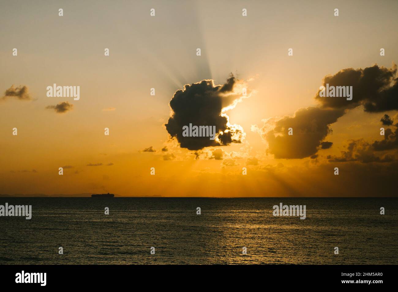 Golden sunrays clouds hi-res stock photography and images - Alamy