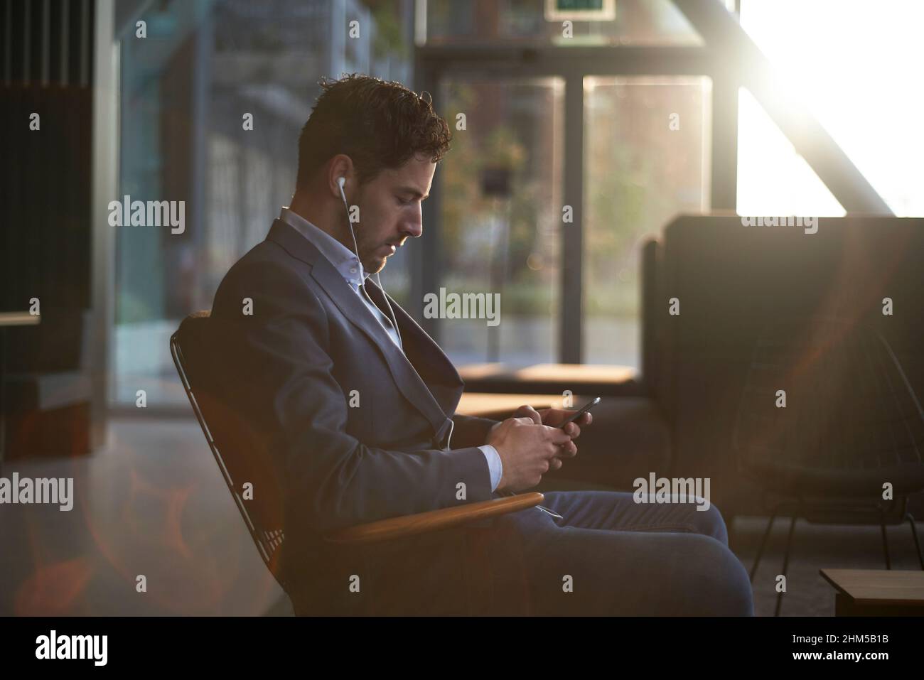 Man wearing a suit waiting for his job interview Stock Photo - Alamy