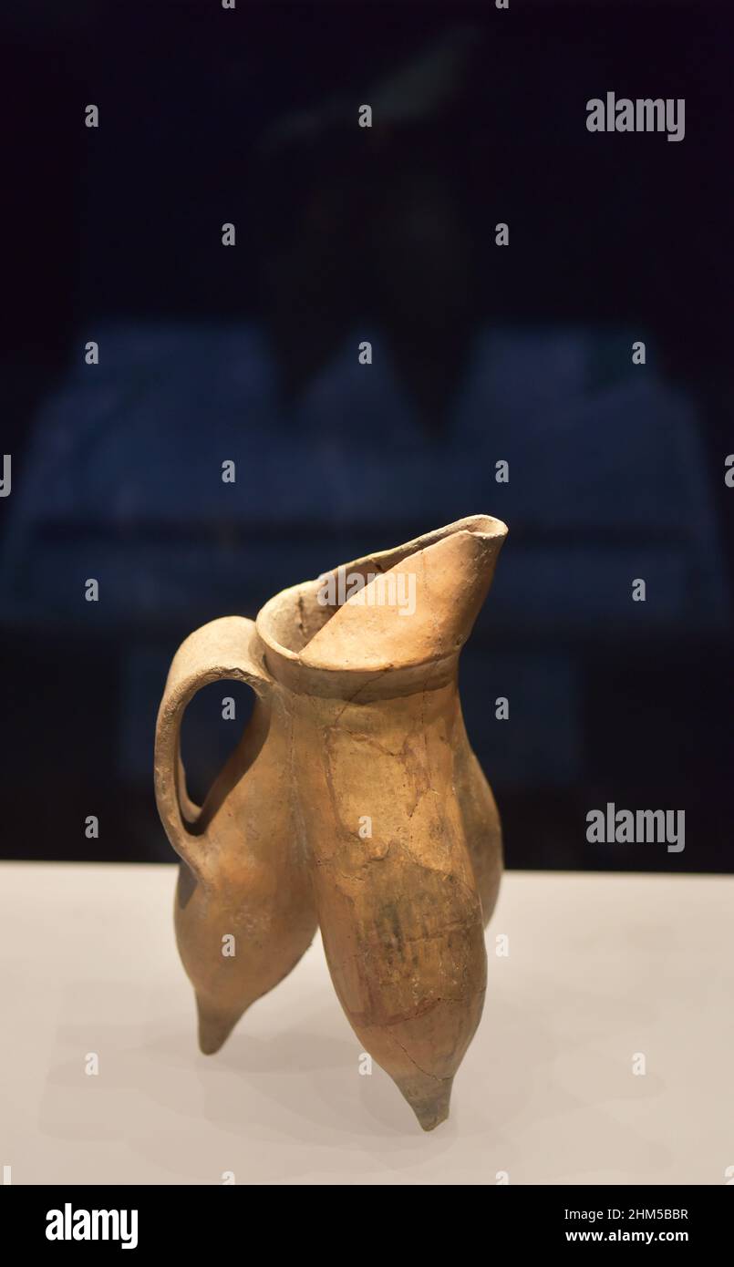 Longshan culture gui hi-res stock photography and images - Alamy