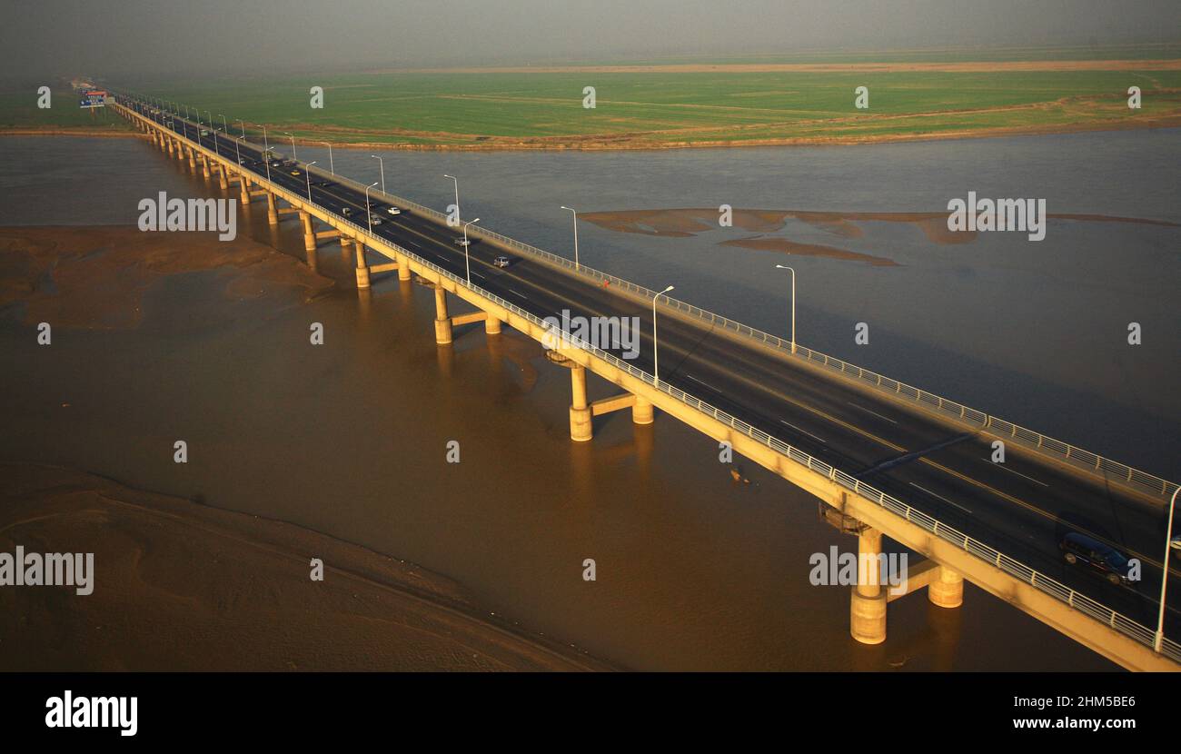 The Yellow River bridge Stock Photo - Alamy