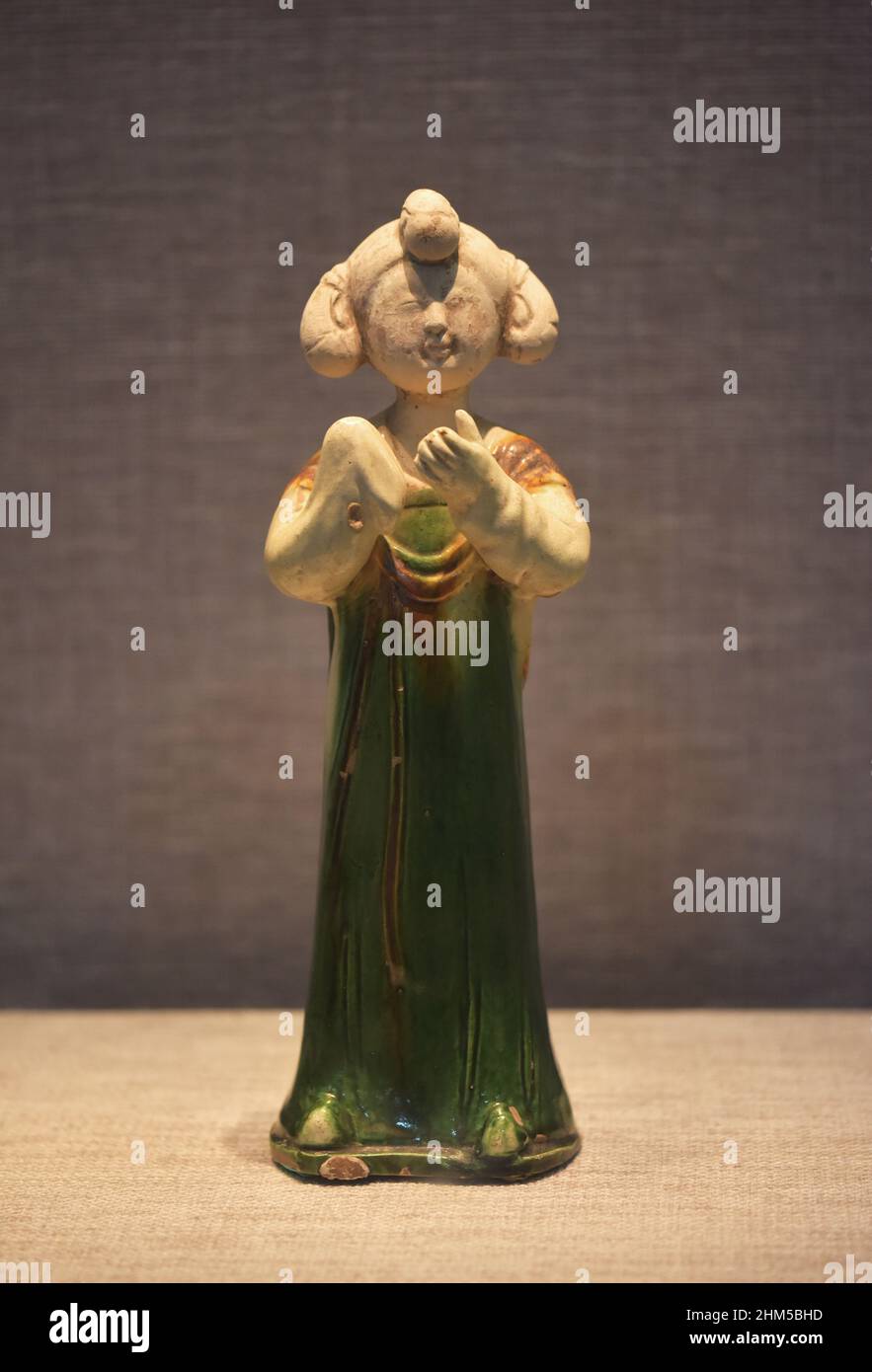 Pottery figurines of tang dynasty hi-res stock photography and images ...