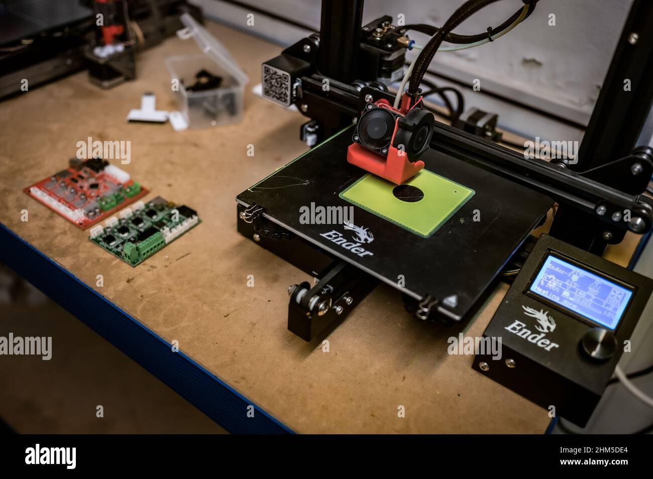 3D Printer working in studio Stock Photo - Alamy