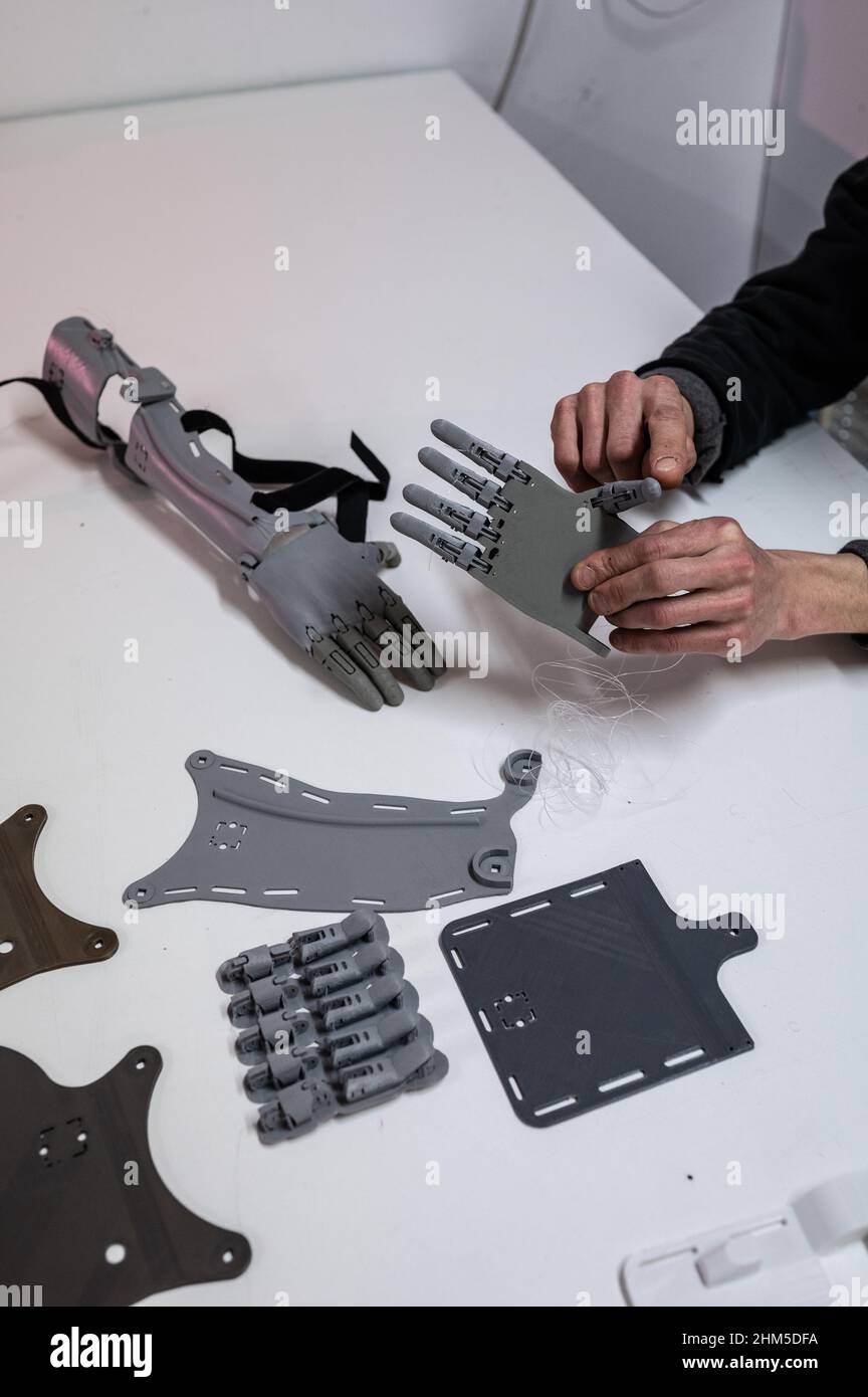 Bionic arm 3d printed hi-res stock photography and images - Alamy