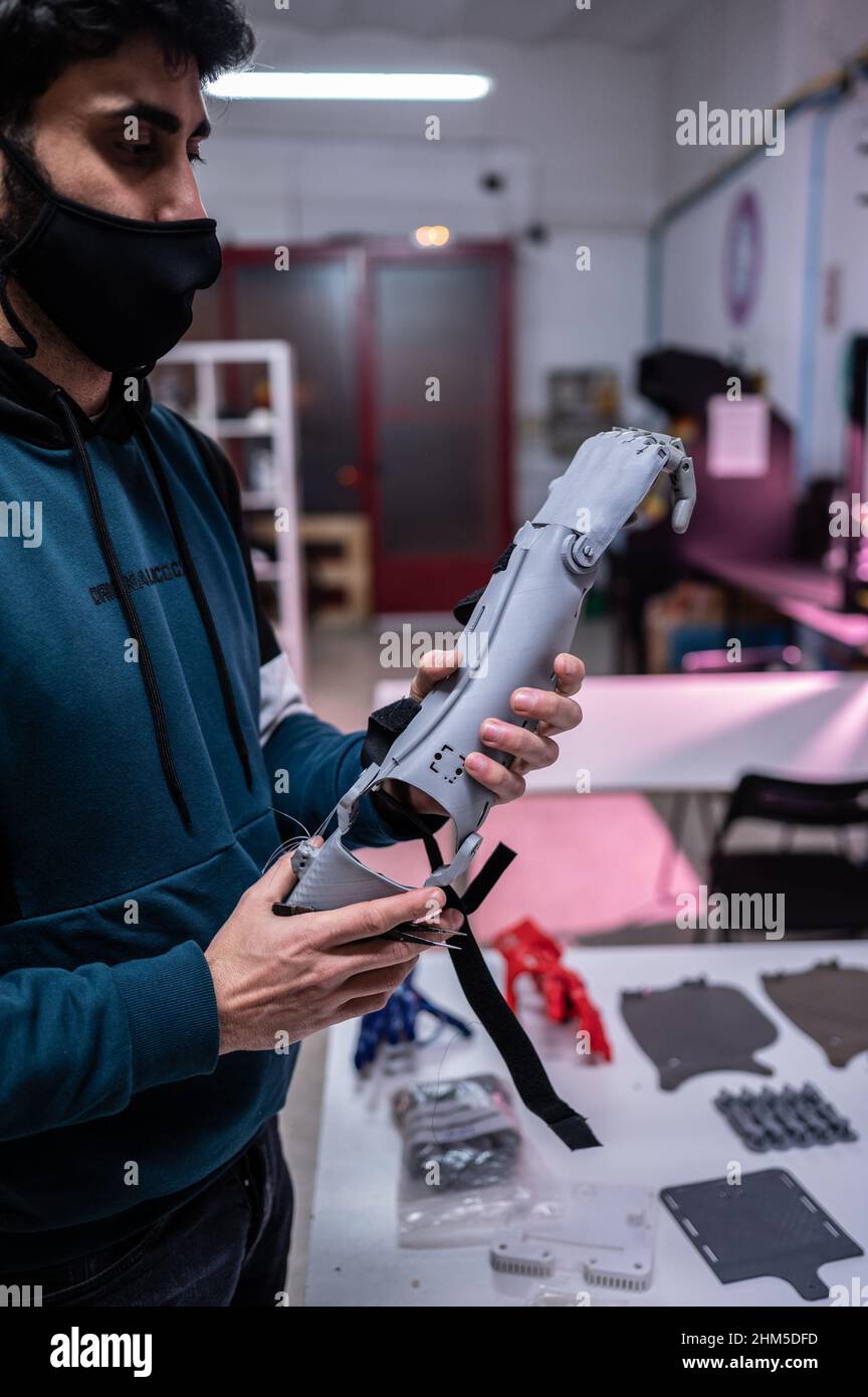 Man mounts a 3D Printed plastic arm prosthesis at Zaragoza MarketSpace ...