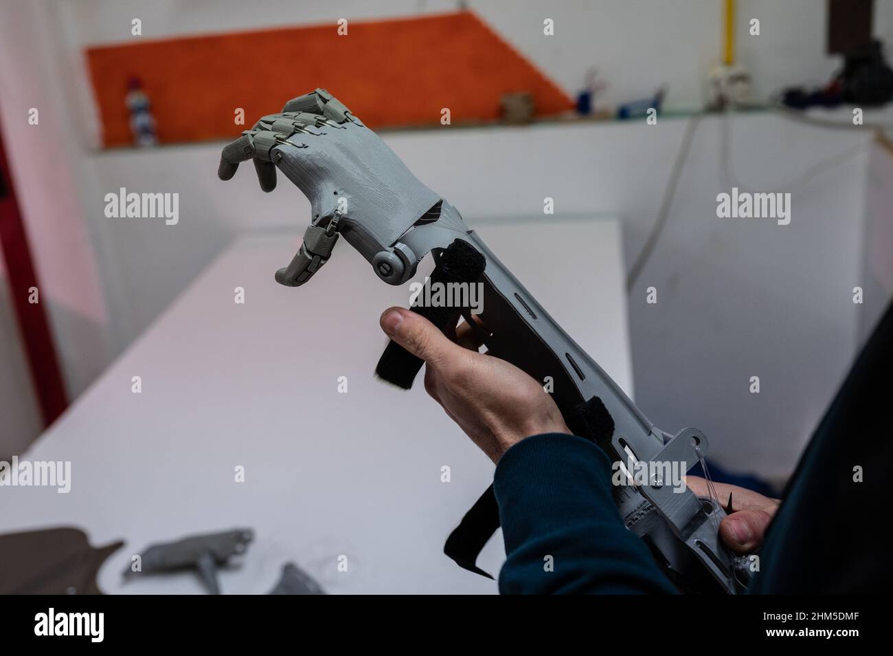 Man mounts a 3D Printed plastic arm prosthesis at Zaragoza MarketSpace ...