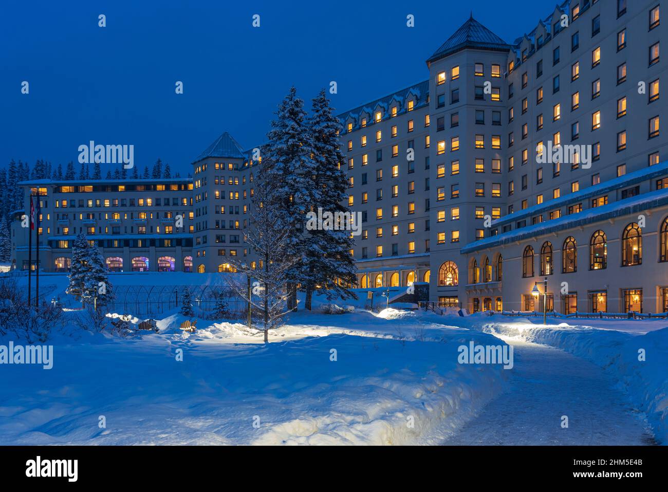 Chateau lake louise hi-res stock photography and images - Alamy