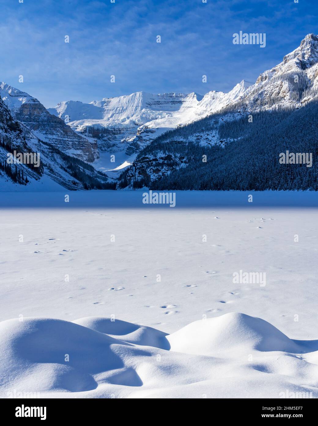 Lake Louise and the Victoria Glacier in winter, Banff National Park ...