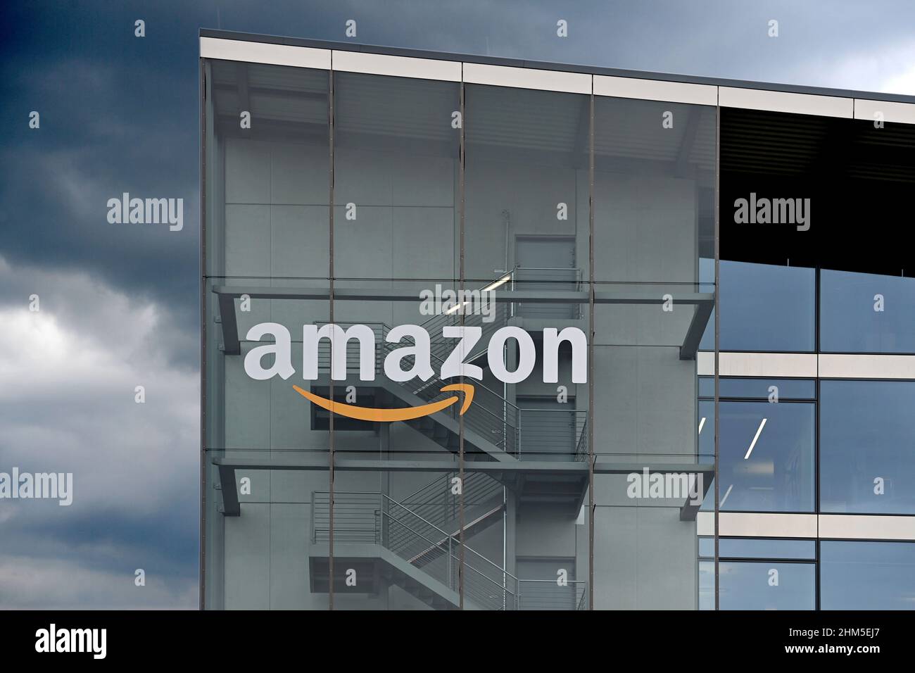 Munich, Deutschland. 07th Feb, 2022. PHOTOMONTAGE: Amazon Germany ...