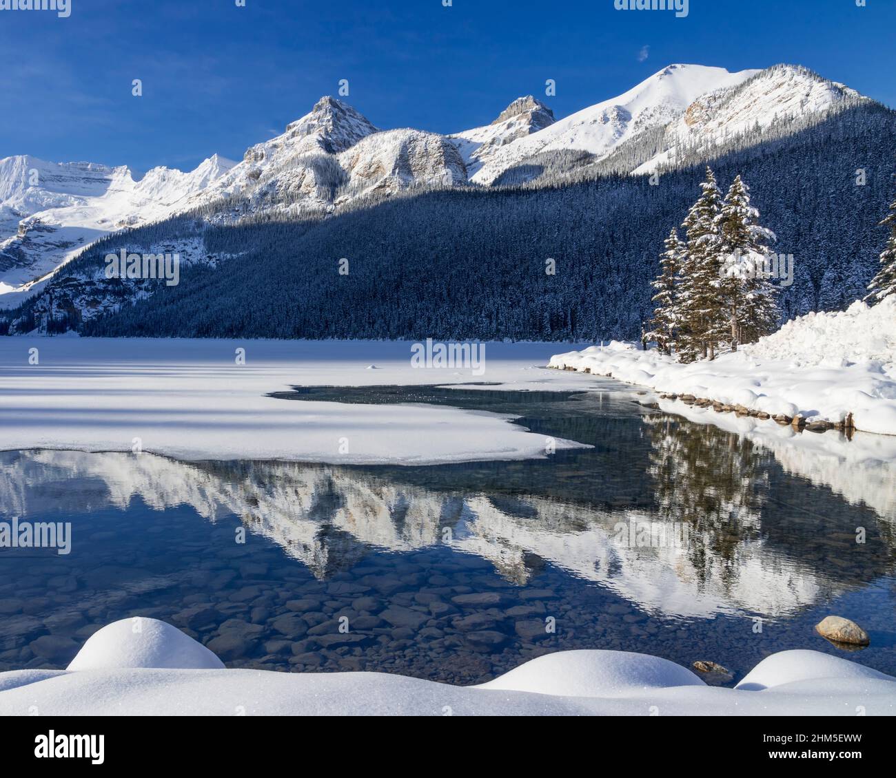 Lake Louise and the Victoria Glacier in winter, Banff National Park ...