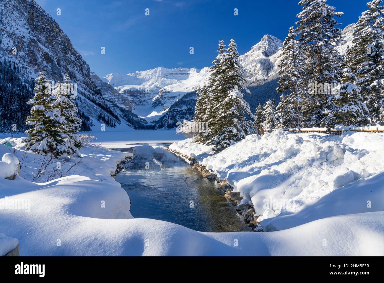 Lake Louise and the Victoria glacier in winter, Banff National Park ...