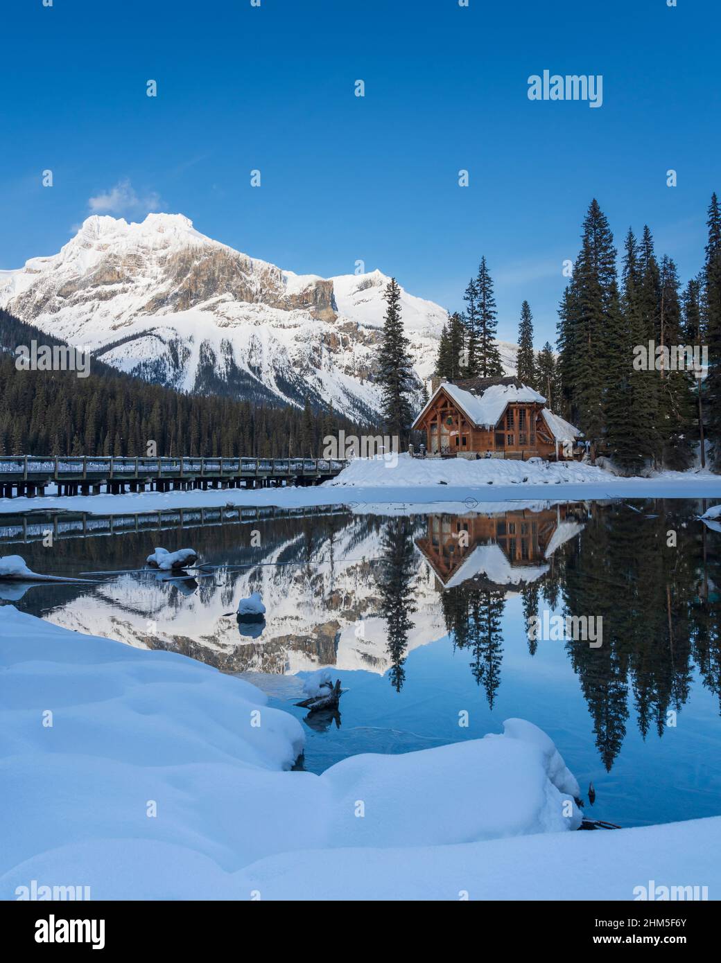 Emerald Lake and Michael Peak in Yoho National Park, British Columbia ...