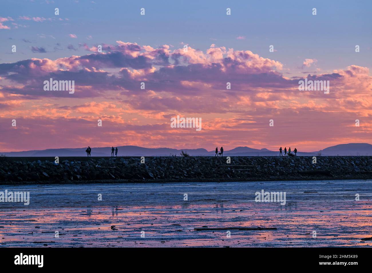 Sunset stroll, Iona Jetty, Iona Beach Regional Park, Richmond, British ...