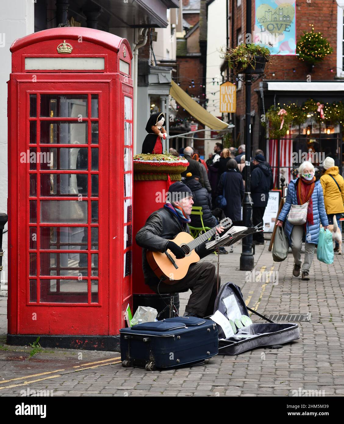 Man busking in the Market Square, Ludlow, Shropshire, Britain, Uk 2021 ...