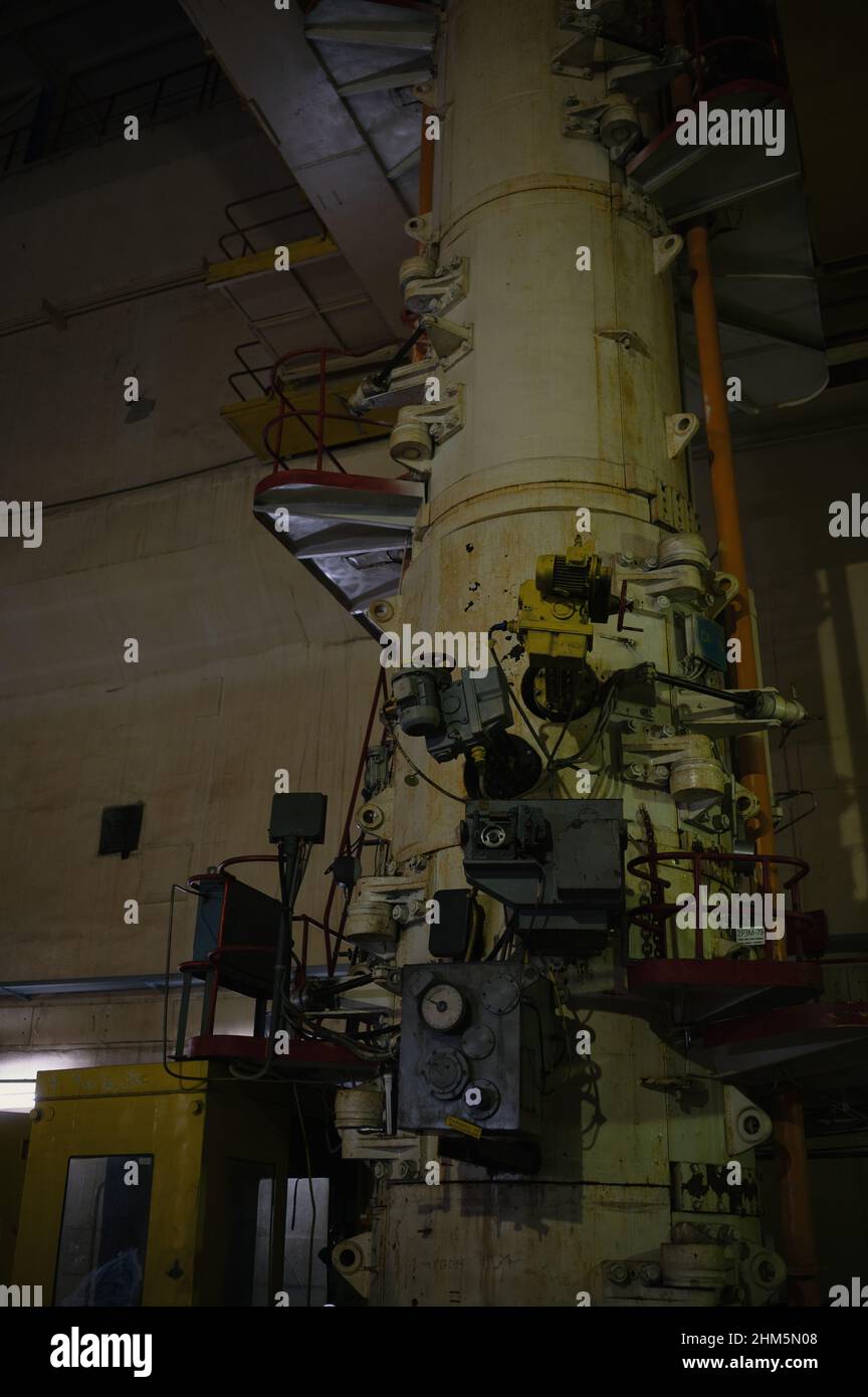The RZM (fuel loading and unloading) machine in reactor hall 3 at the ...