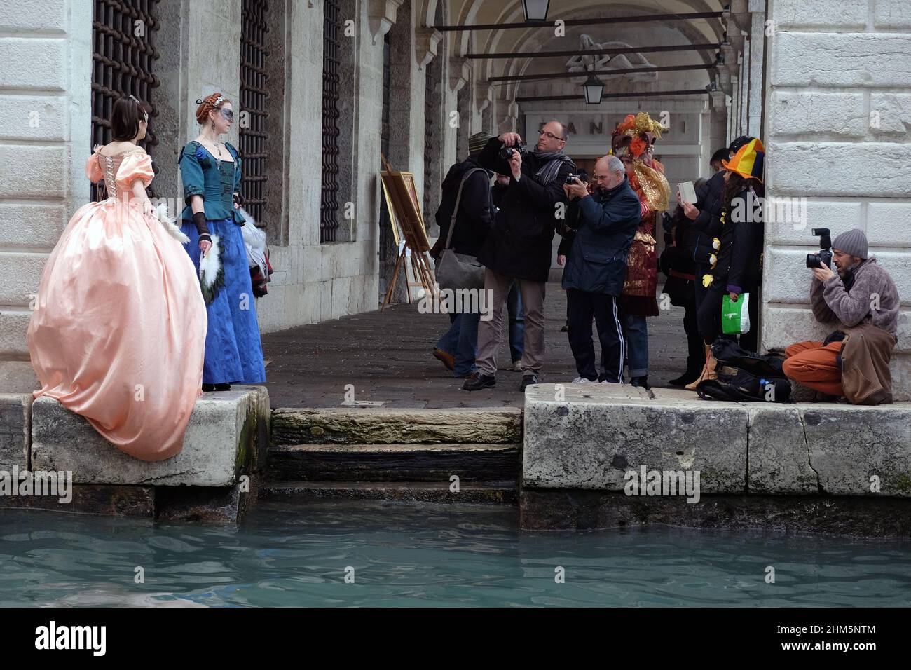 A masked reveller takes part in the Carnival in Venice Stock Photo - Alamy