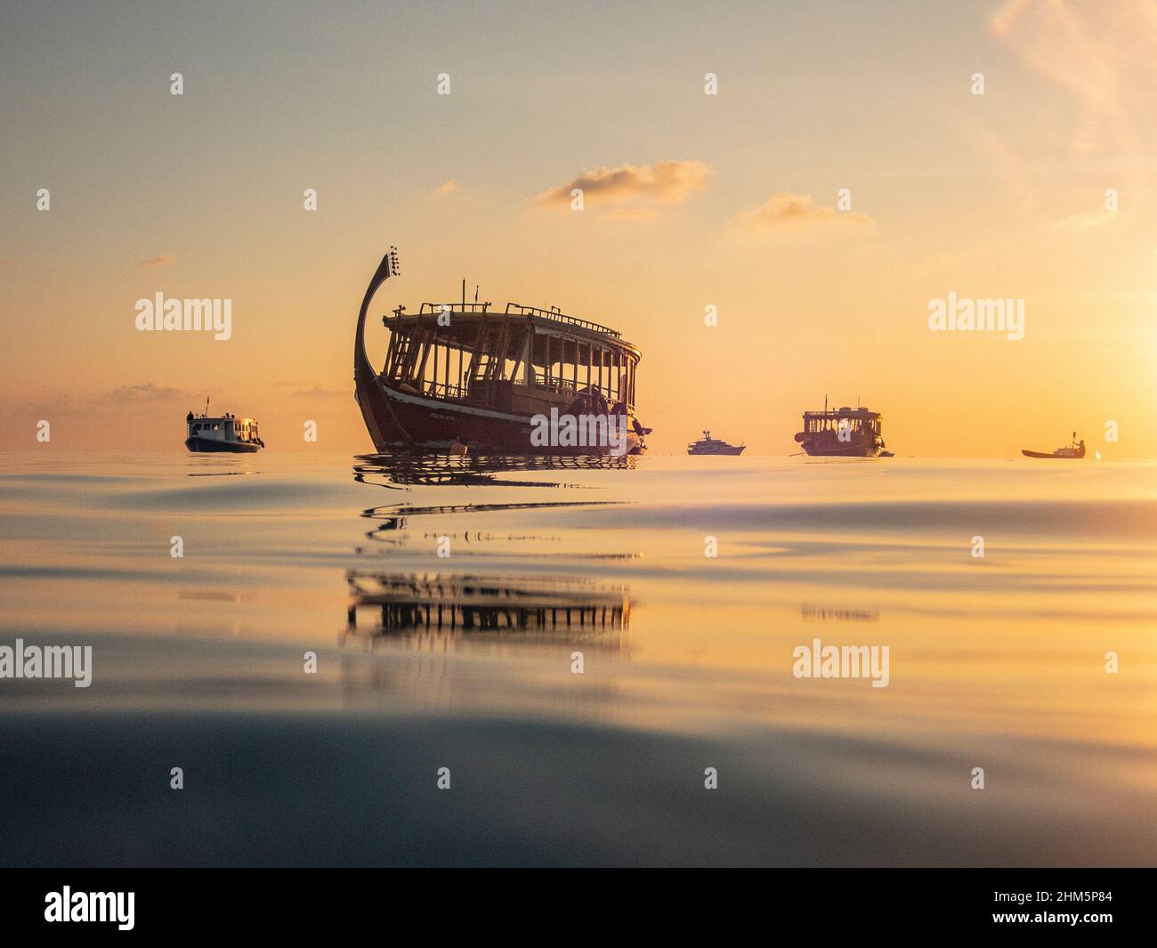 Traditional dhoni boat in maldives hi-res stock photography and images ...