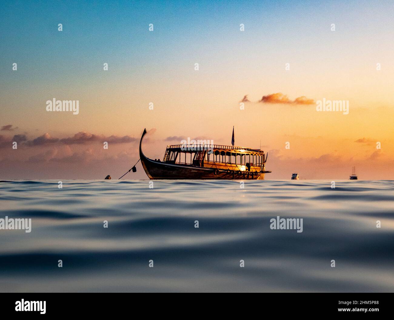 Traditional dhoni boat in maldives hi-res stock photography and images ...