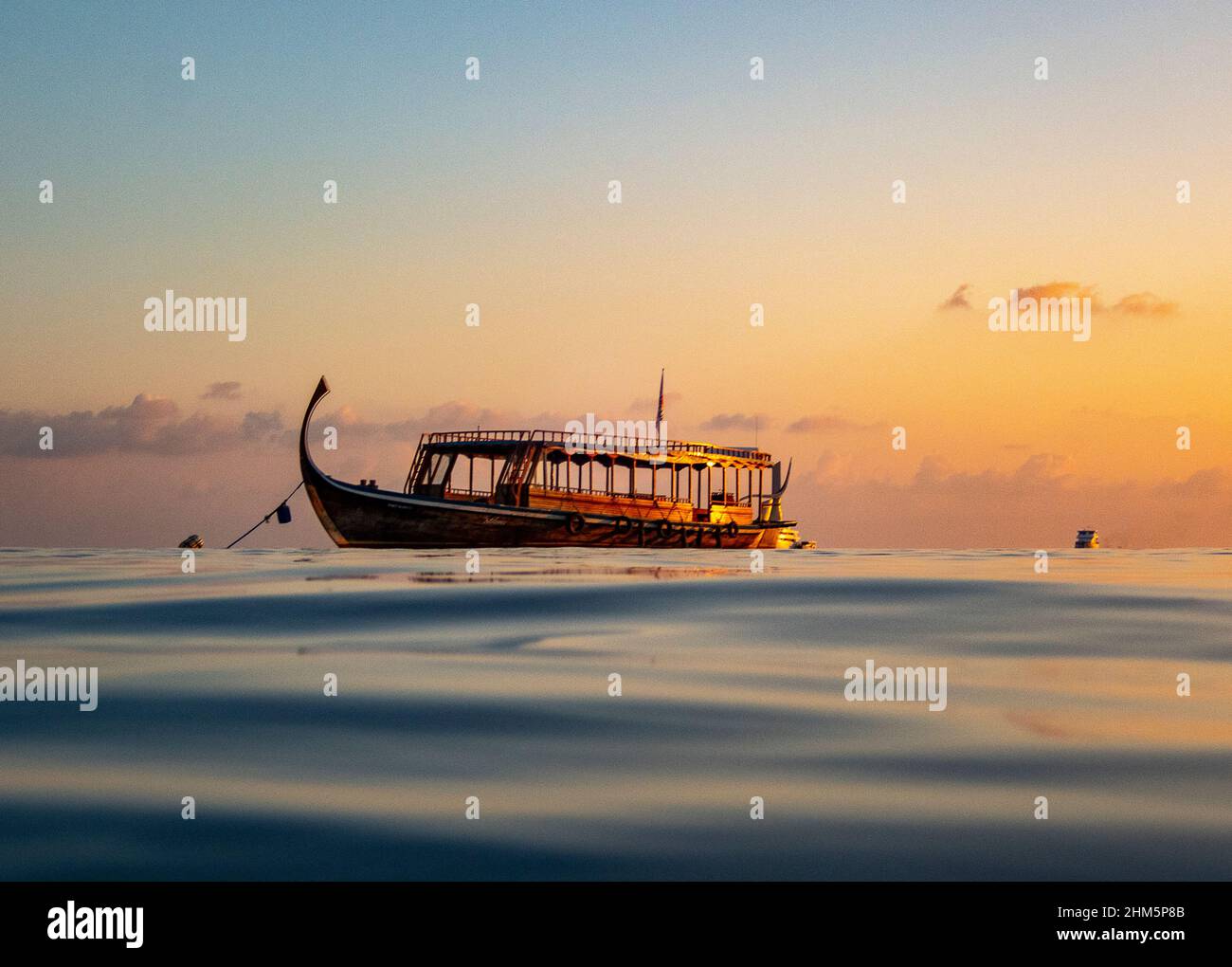 Traditional dhoni boat in maldives hi-res stock photography and images ...