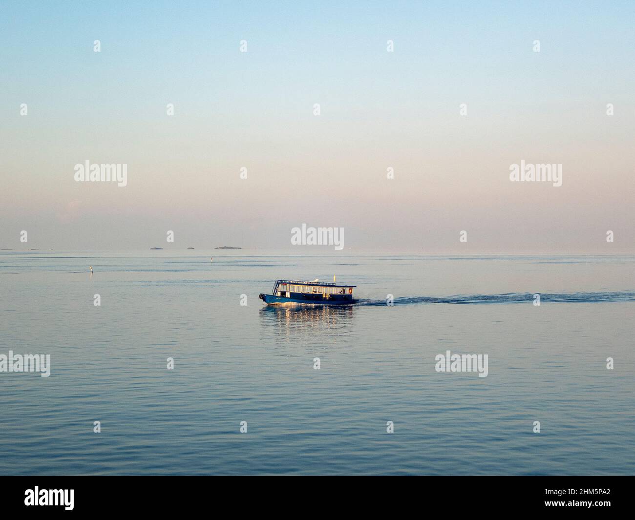 Traditional dhoni boat in maldives hi-res stock photography and images ...