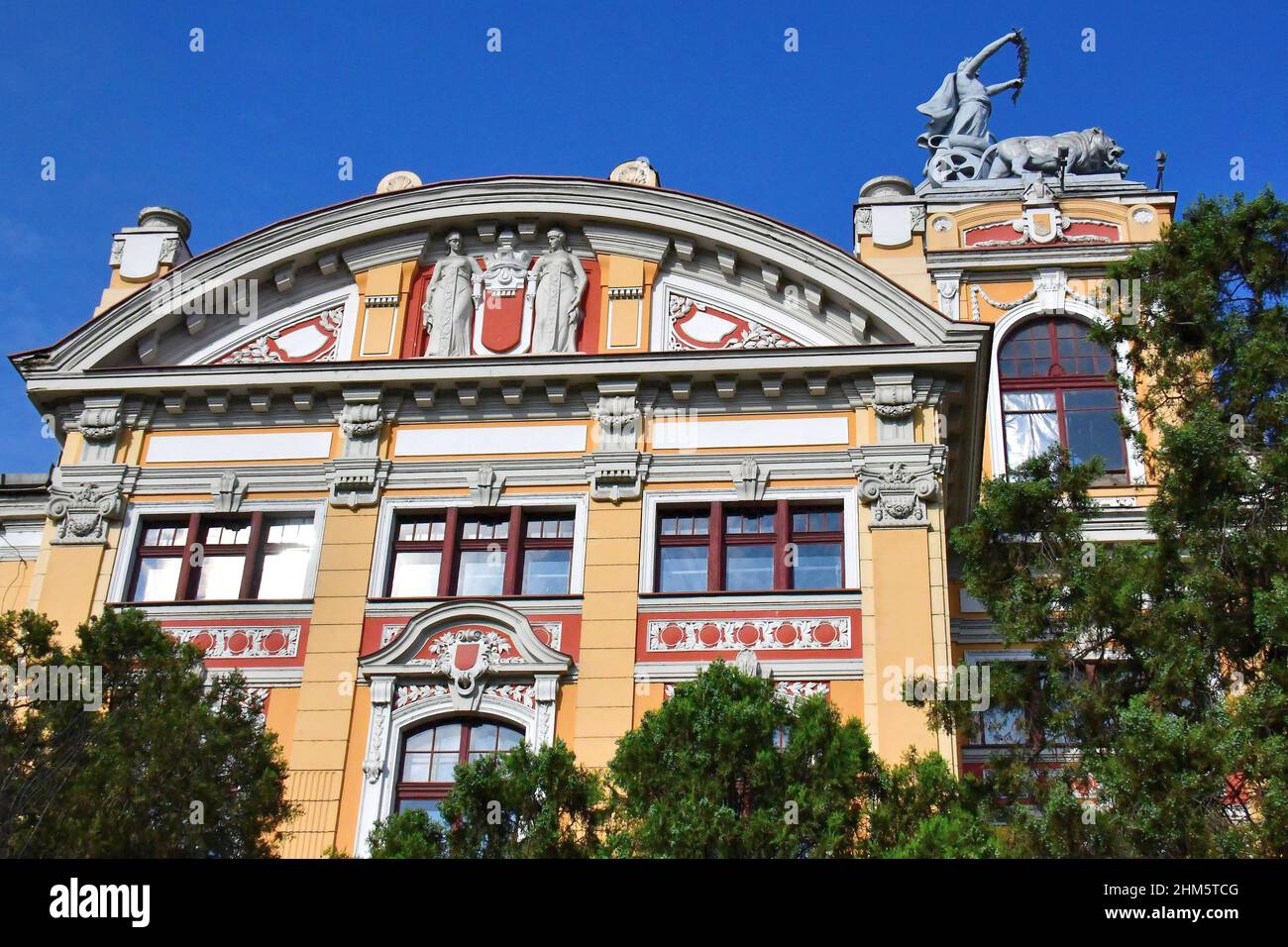 Romania opera house hi-res stock photography and images - Alamy
