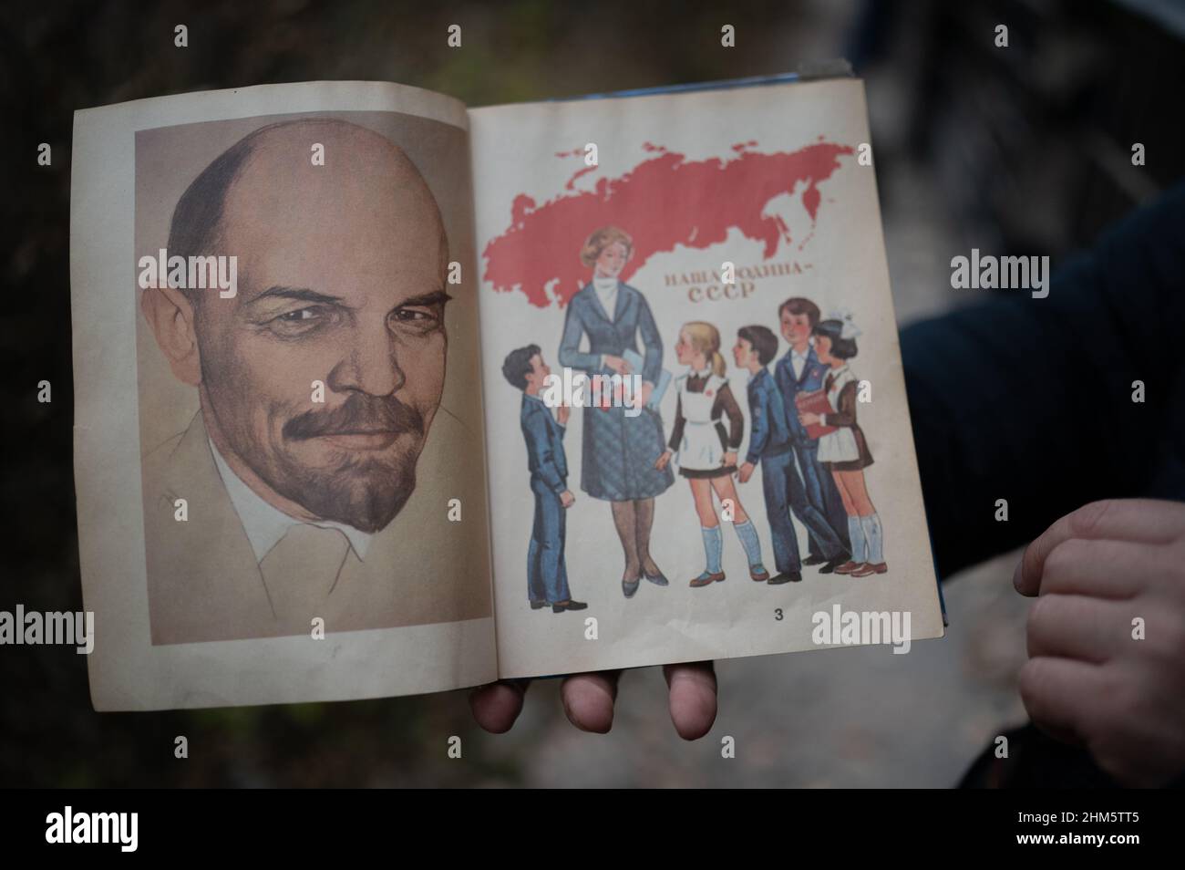 Lenin red book hi-res stock photography and images - Alamy