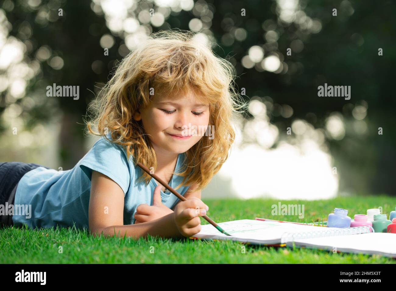 Artist kids. Portrait of smiling happy kid enjoying art and craft ...