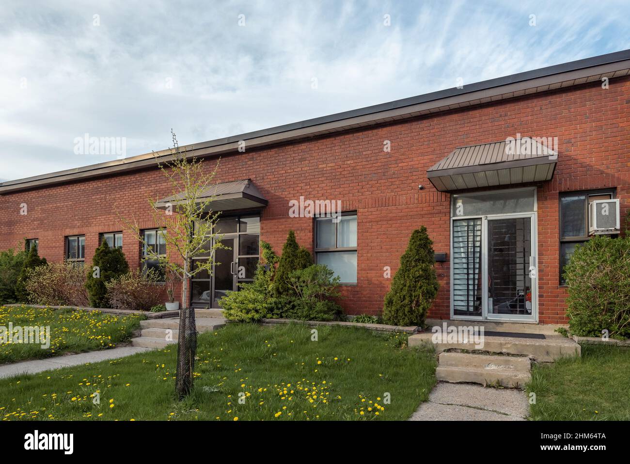 Generic small business building exterior Stock Photo - Alamy