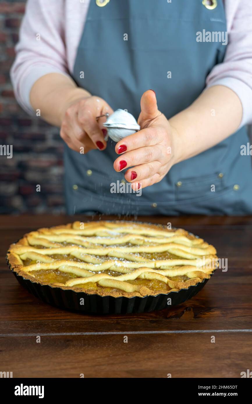 Spreading sugar on apple pie hi-res stock photography and images - Alamy