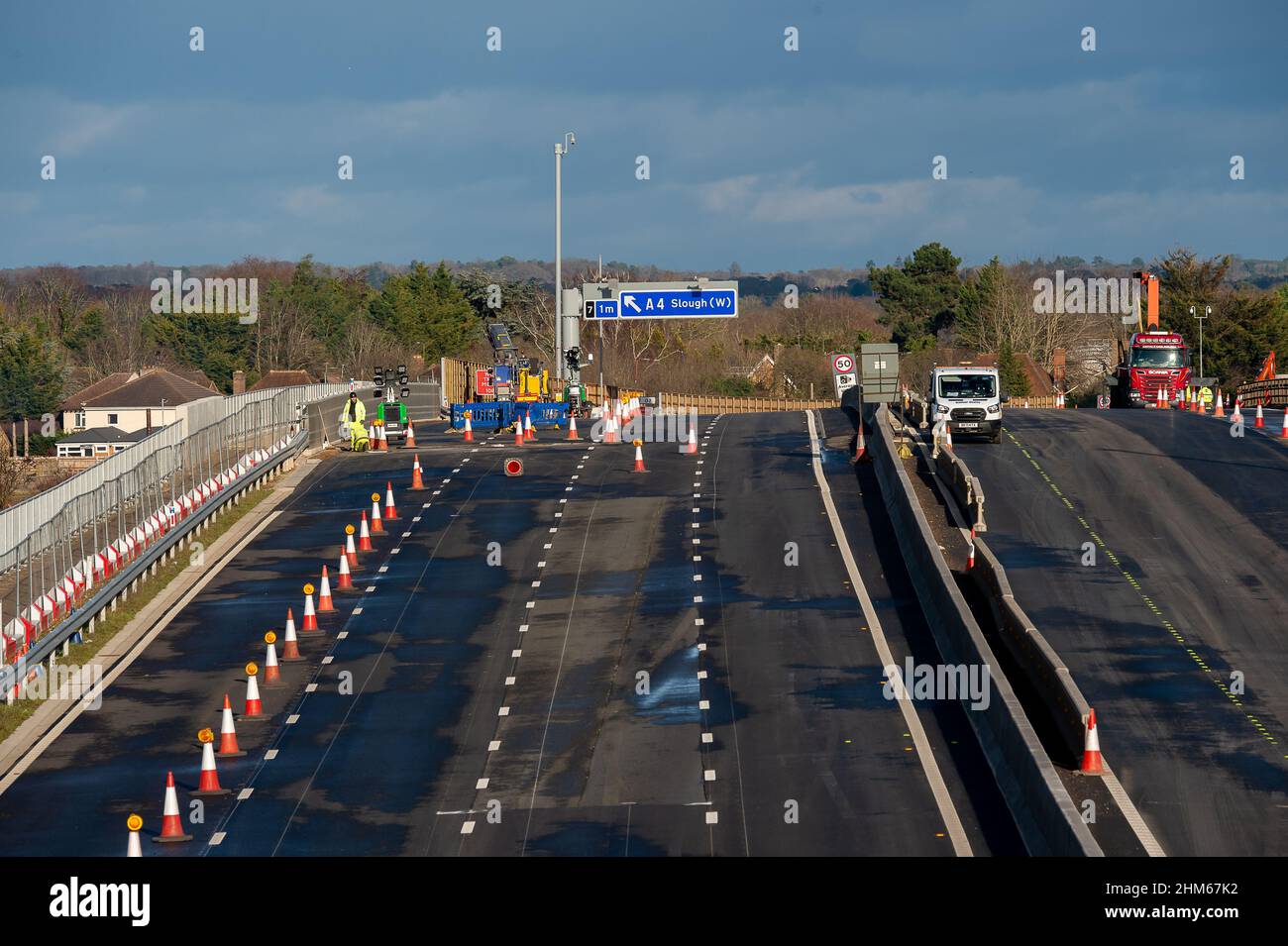 Dorney Reach, Buckinghamshire, UK. 6th February, 2022. The M4 is closed ...