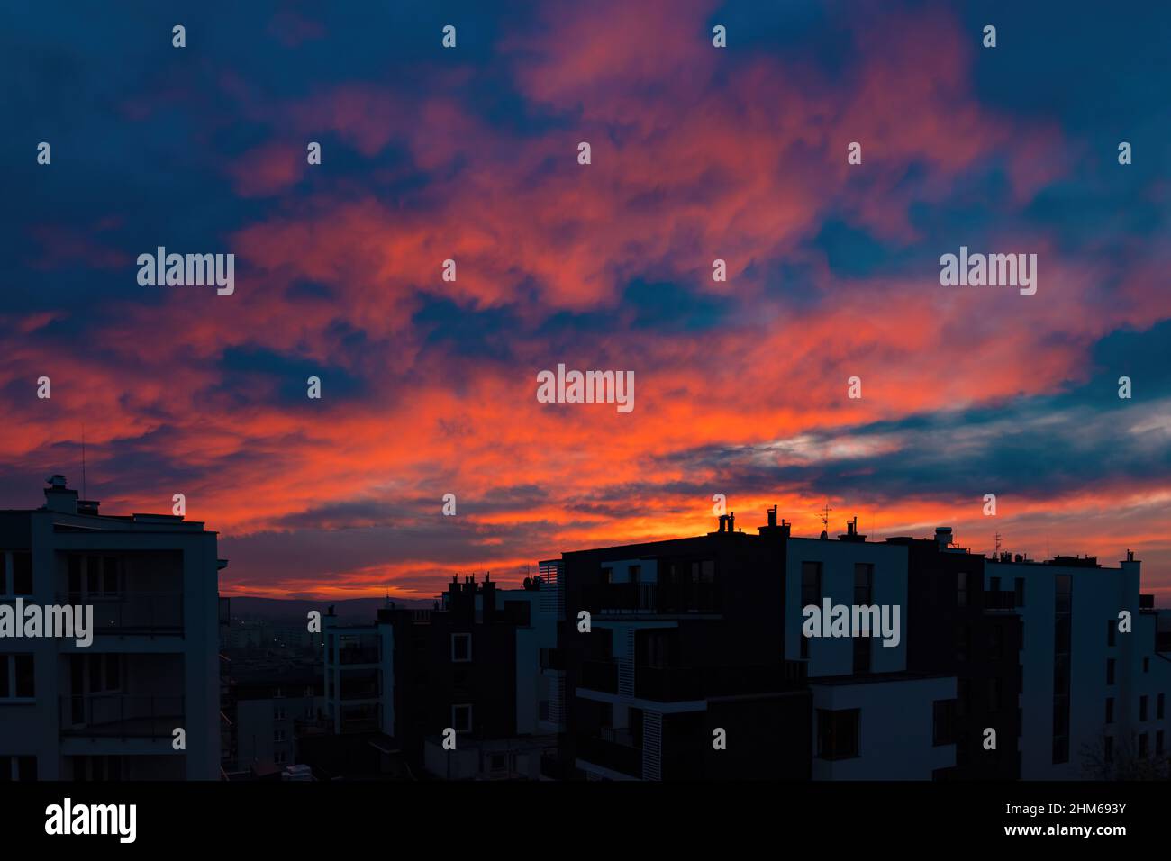 Beautiful sunset over city view hi-res stock photography and images - Alamy