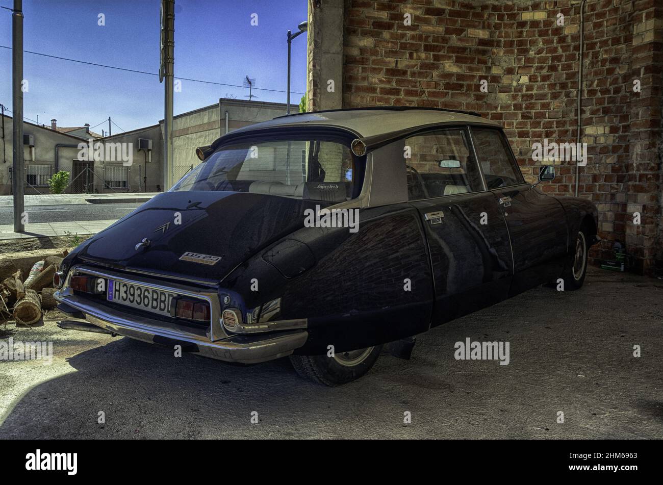 Old Citroen DS classic car Stock Photo - Alamy