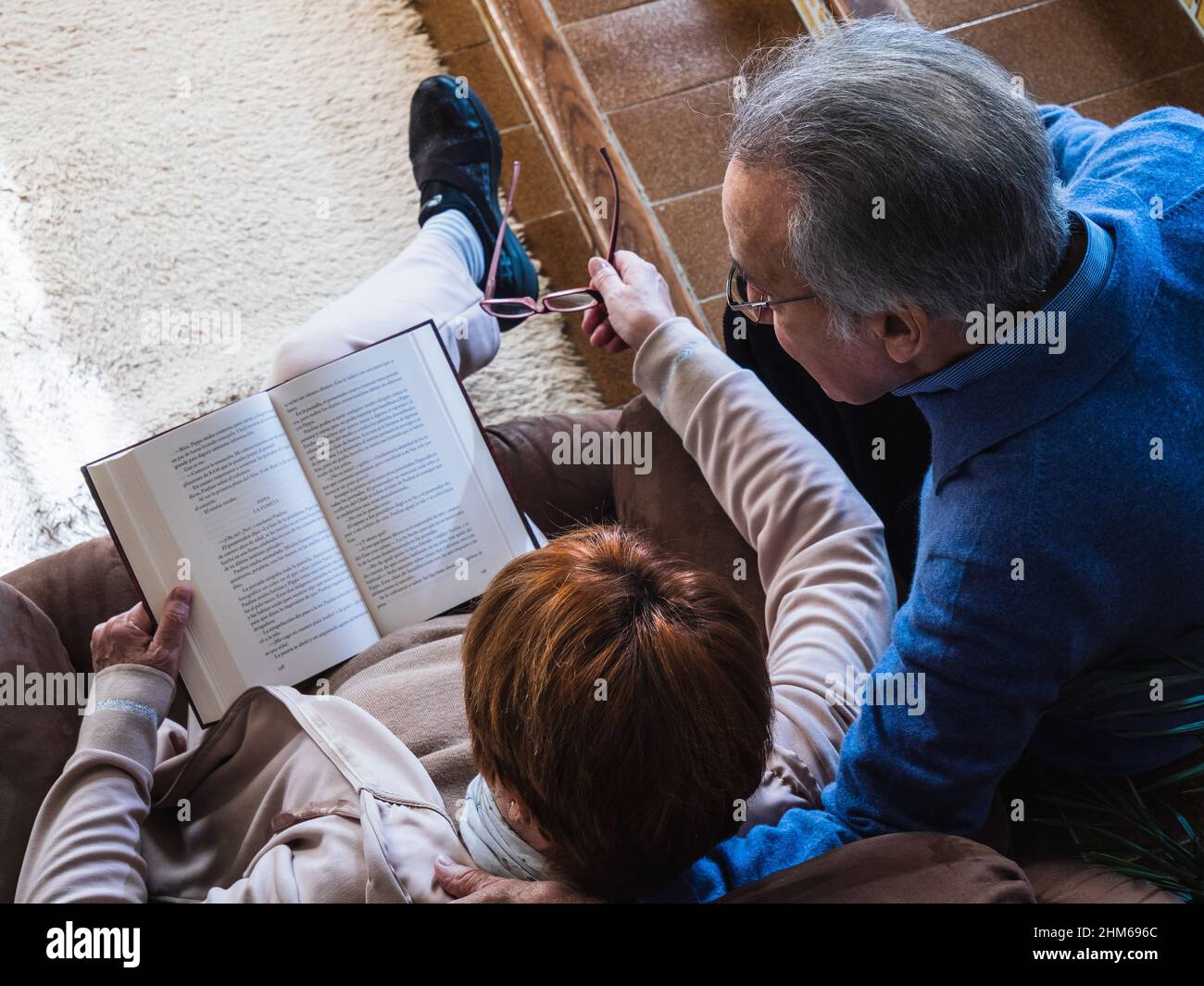 Marriage reading a book in a traditional house Stock Photo - Alamy