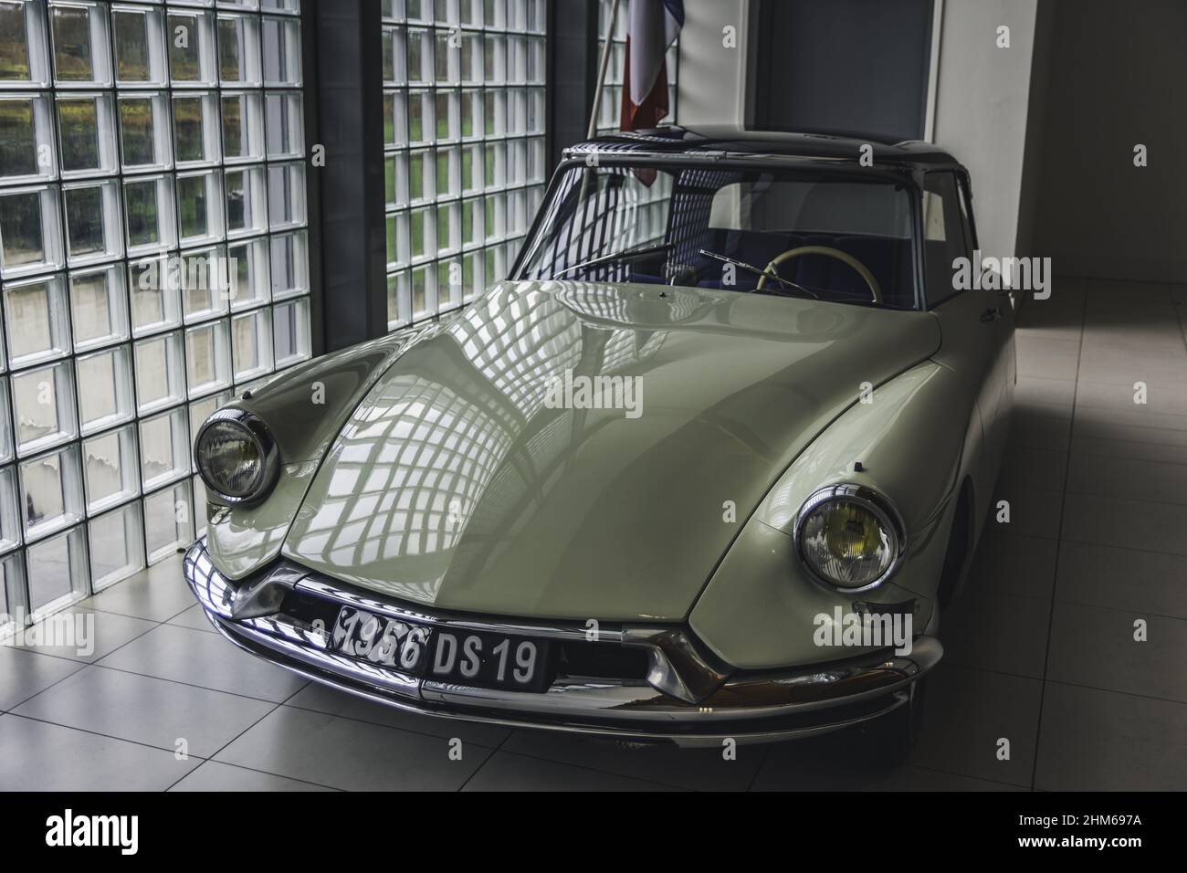 Old Citroen DS classic car Stock Photo - Alamy