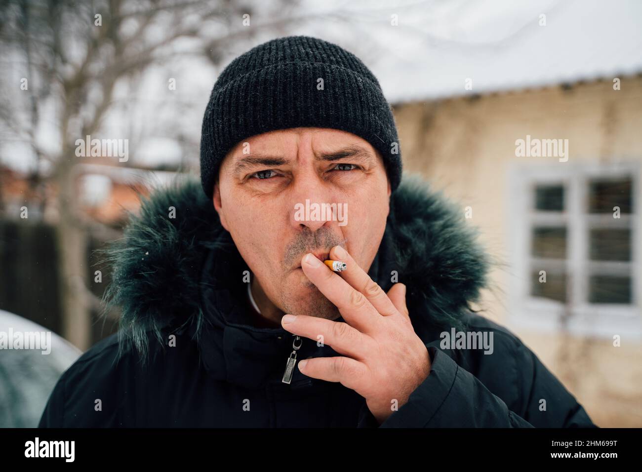 An older male person smoking alone hi-res stock photography and images ...