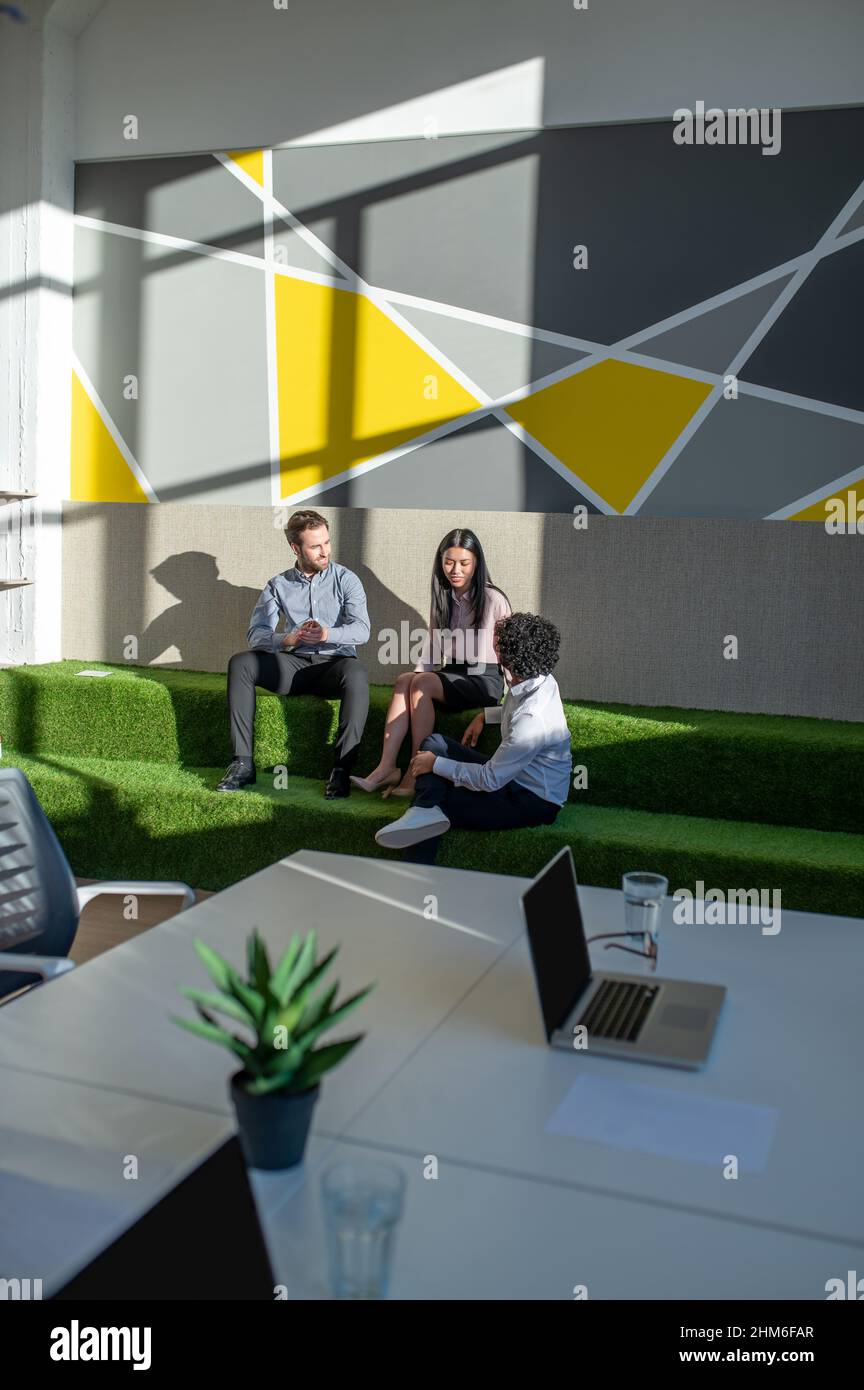 Group of people having a break at work Stock Photo - Alamy