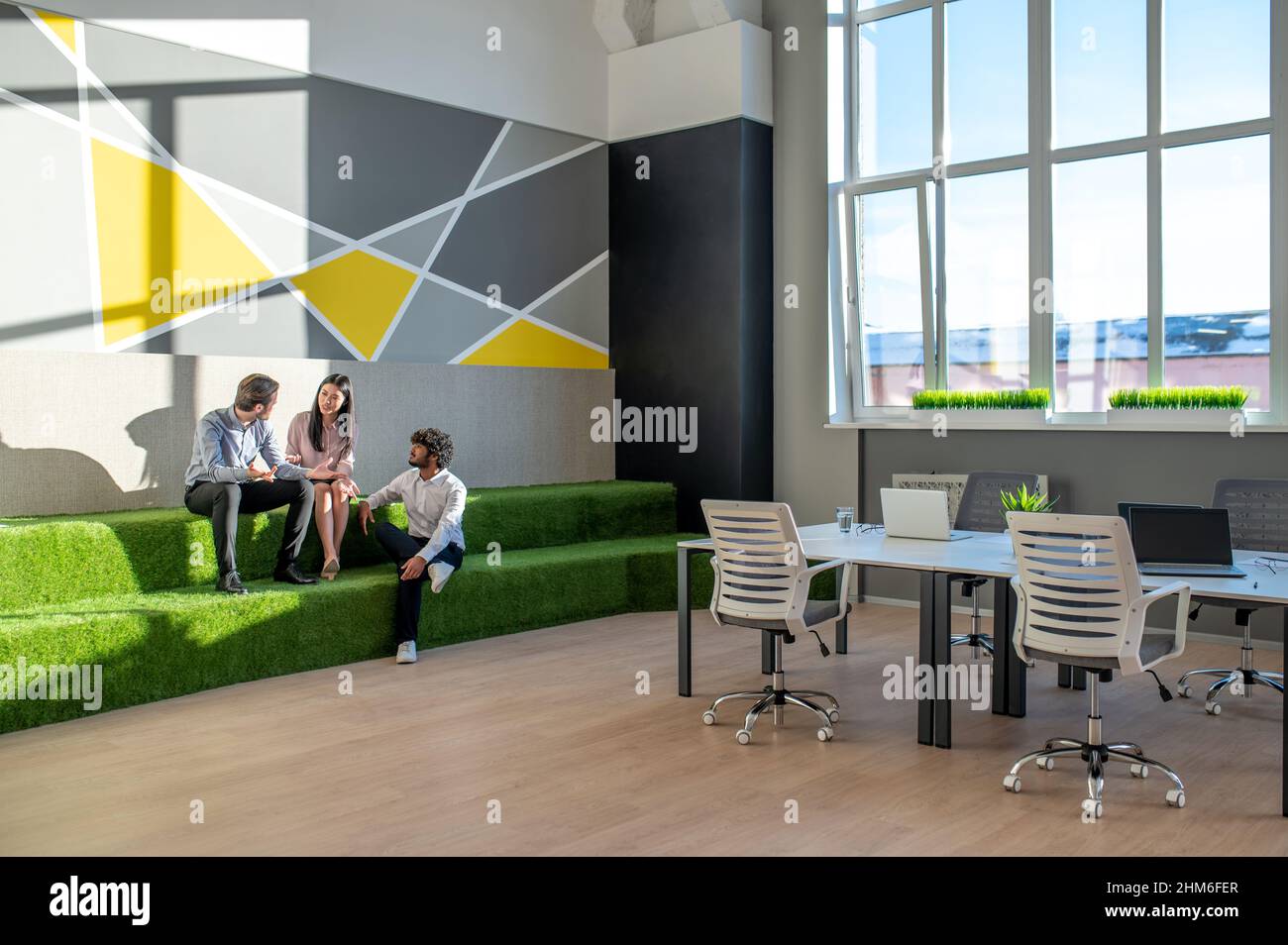 Group of people having a break at work Stock Photo - Alamy