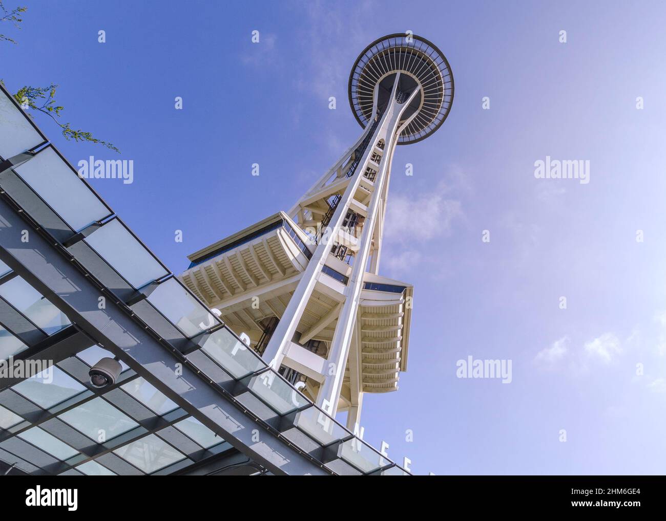 Seattle space needle observation deck hi-res stock photography and ...