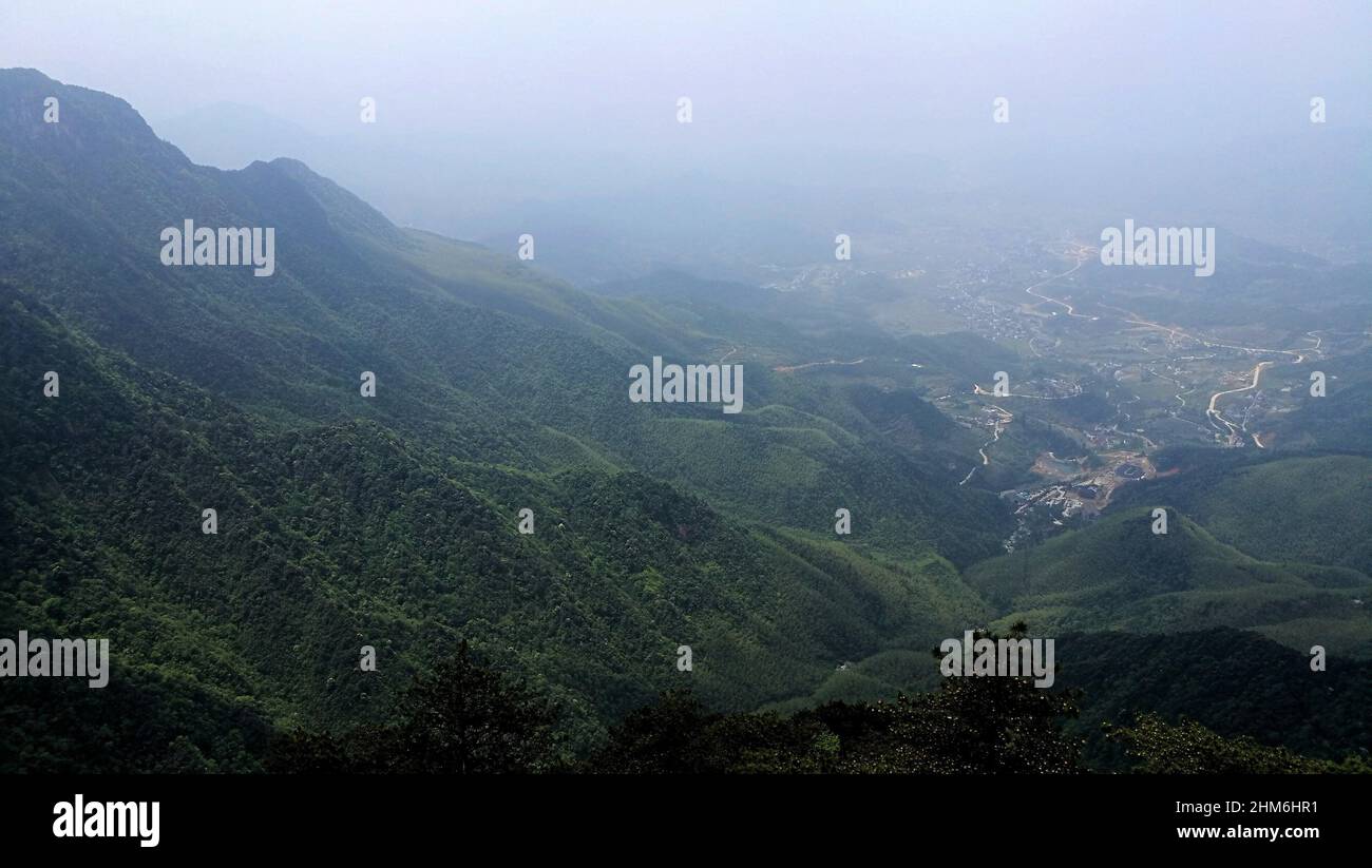 Mountain hiking china hi-res stock photography and images - Alamy