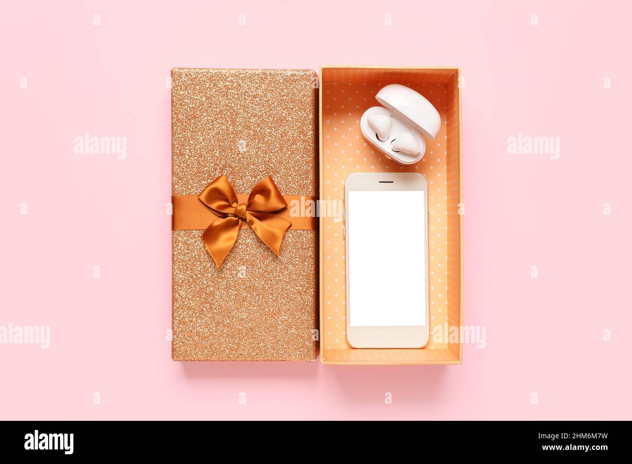 Mobile phone pink box hi-res stock photography and images - Alamy